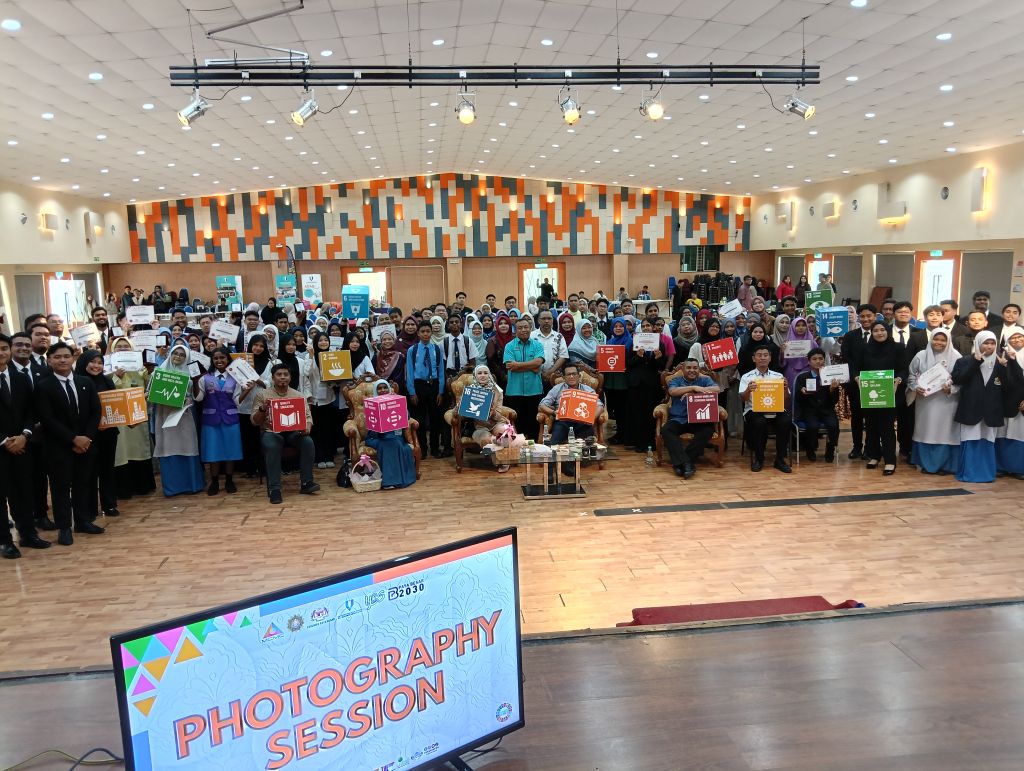 Empowering Voices: Paya Besar ESG Talks 2025 didik pelajar sekolah menengah tentang nilai SDG ...